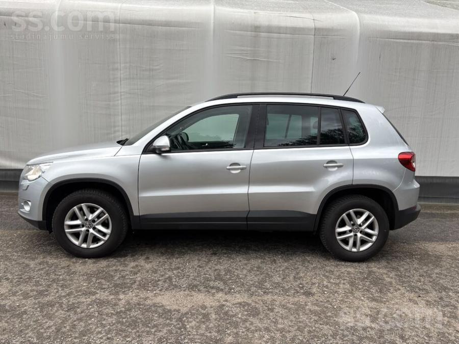 Grey Volkswagen Tiguan 2009 in Ogre, with an engine capacity of 1.40 L and mileage of 241 thousand km for 5750 €, photo 1 on AUTOMOTO.COM.LV