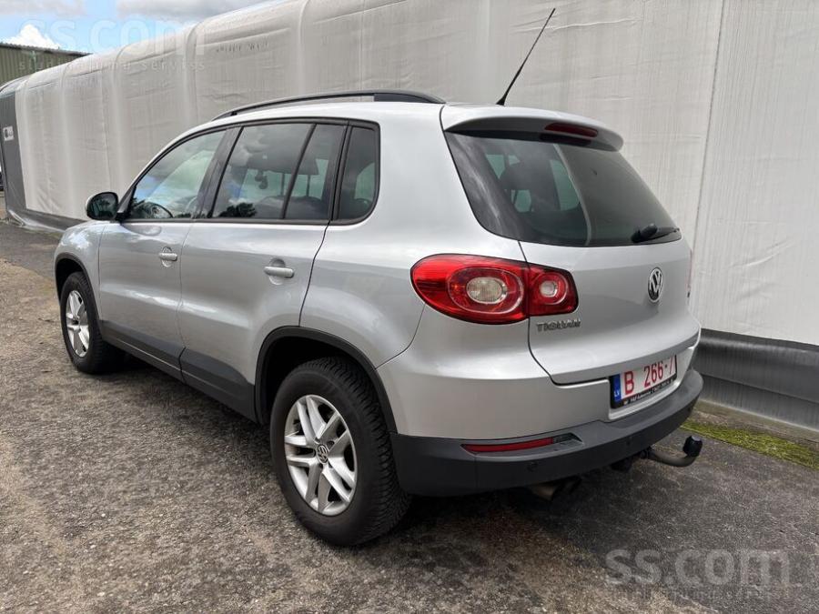 Grey Volkswagen Tiguan 2009 in Ogre, with an engine capacity of 1.40 L and mileage of 241 thousand km for 5750 €, photo 7 on AUTOMOTO.COM.LV