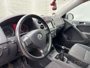 Grey Volkswagen Tiguan 2009 in Ogre, with an engine capacity of 1.40 L and mileage of 241 thousand km for 5750 €, photo 11 on AUTOMOTO.COM.LV