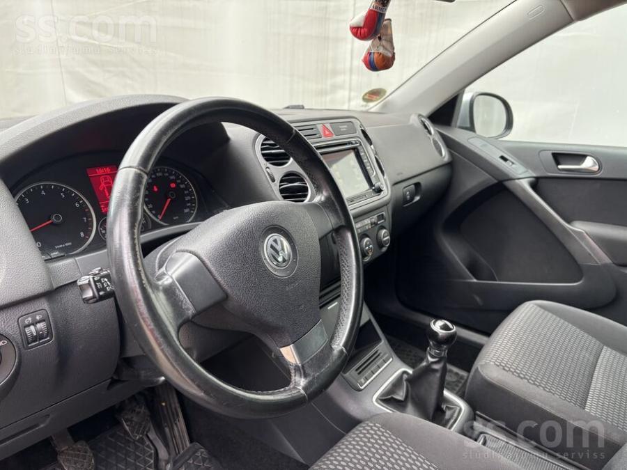 Grey Volkswagen Tiguan 2009 in Ogre, with an engine capacity of 1.40 L and mileage of 241 thousand km for 5750 €, photo 11 on AUTOMOTO.COM.LV