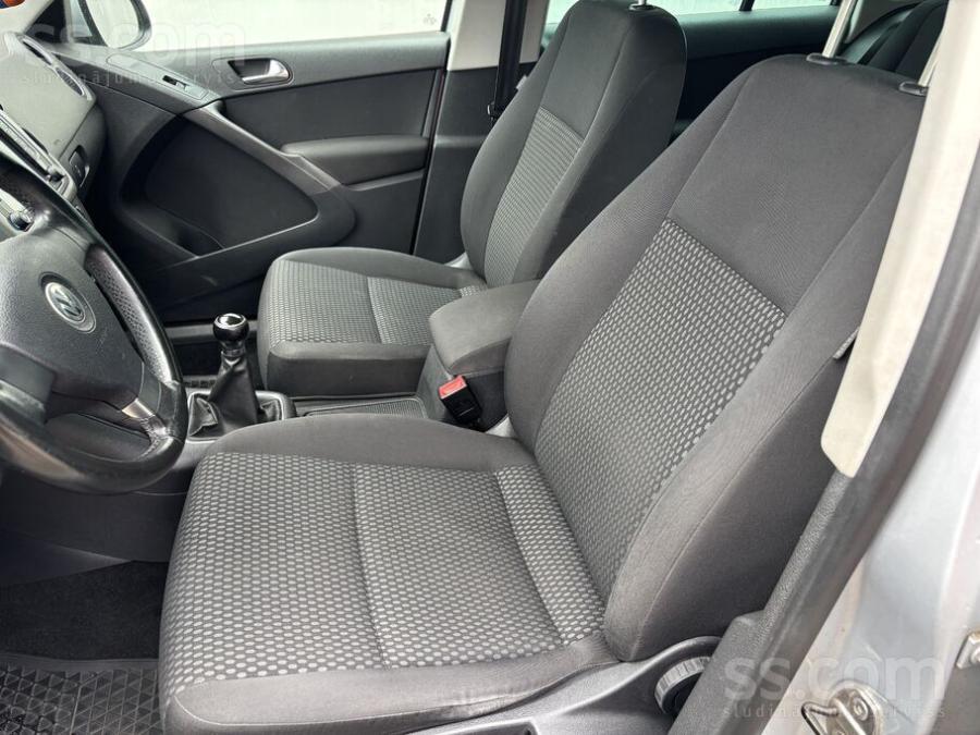Grey Volkswagen Tiguan 2009 in Ogre, with an engine capacity of 1.40 L and mileage of 241 thousand km for 5750 €, photo 12 on AUTOMOTO.COM.LV