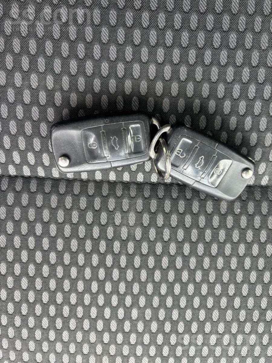 Grey Volkswagen Tiguan 2009 in Ogre, with an engine capacity of 1.40 L and mileage of 241 thousand km for 5750 €, photo 18 on AUTOMOTO.COM.LV
