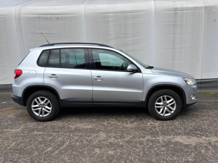 Grey Volkswagen Tiguan 2009 in Ogre, with an engine capacity of 1.40 L and mileage of 241 thousand km for 5750 €, photo 1 on AUTOMOTO.COM.LV