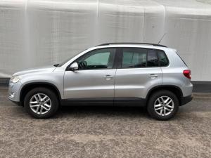 Grey Volkswagen Tiguan 2009 in Ogre, with an engine capacity of 1.40 L and mileage of 241 thousand km for 5750 €, photo 3 on AUTOMOTO.COM.LV