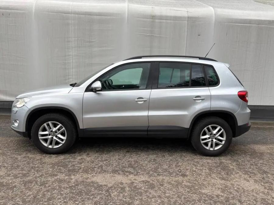 Grey Volkswagen Tiguan 2009 in Ogre, with an engine capacity of 1.40 L and mileage of 241 thousand km for 5750 €, photo 3 on AUTOMOTO.COM.LV