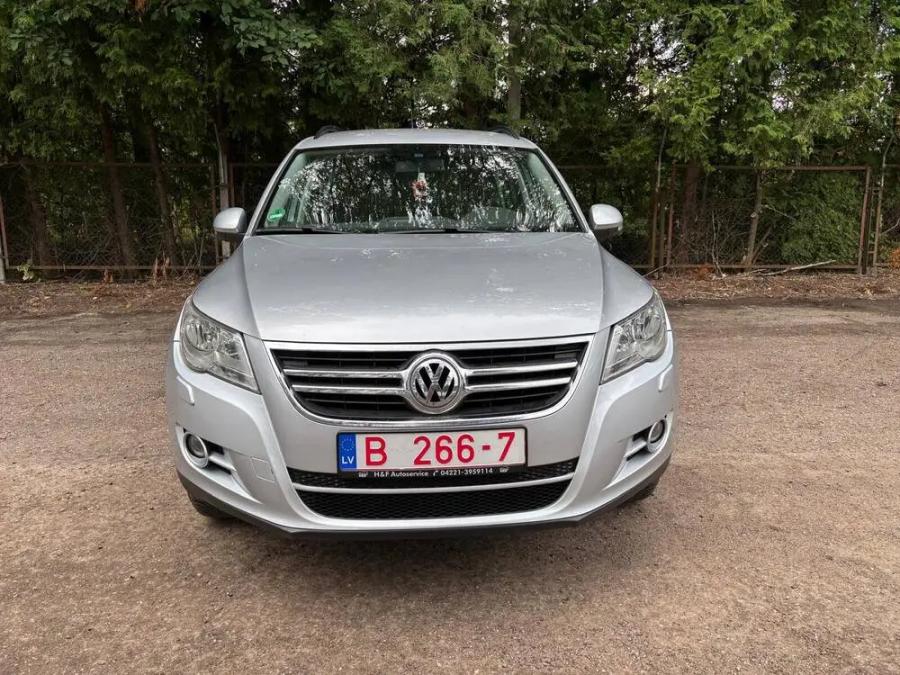 Grey Volkswagen Tiguan 2009 in Ogre, with an engine capacity of 1.40 L and mileage of 241 thousand km for 5750 €, photo 6 on AUTOMOTO.COM.LV