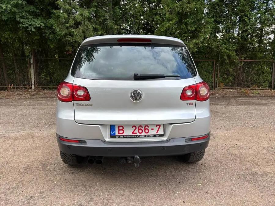 Grey Volkswagen Tiguan 2009 in Ogre, with an engine capacity of 1.40 L and mileage of 241 thousand km for 5750 €, photo 7 on AUTOMOTO.COM.LV