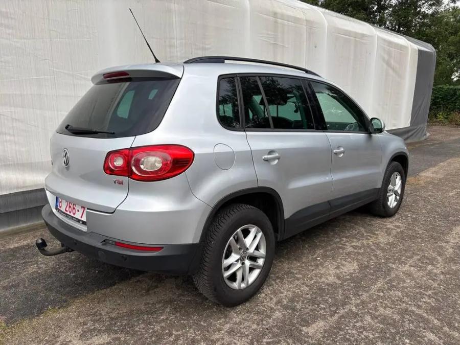 Grey Volkswagen Tiguan 2009 in Ogre, with an engine capacity of 1.40 L and mileage of 241 thousand km for 5750 €, photo 8 on AUTOMOTO.COM.LV