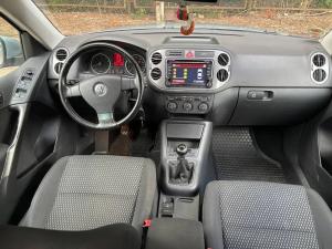 Grey Volkswagen Tiguan 2009 in Ogre, with an engine capacity of 1.40 L and mileage of 241 thousand km for 5750 €, photo 10 on AUTOMOTO.COM.LV