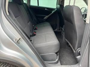 Grey Volkswagen Tiguan 2009 in Ogre, with an engine capacity of 1.40 L and mileage of 241 thousand km for 5750 €, photo 14 on AUTOMOTO.COM.LV
