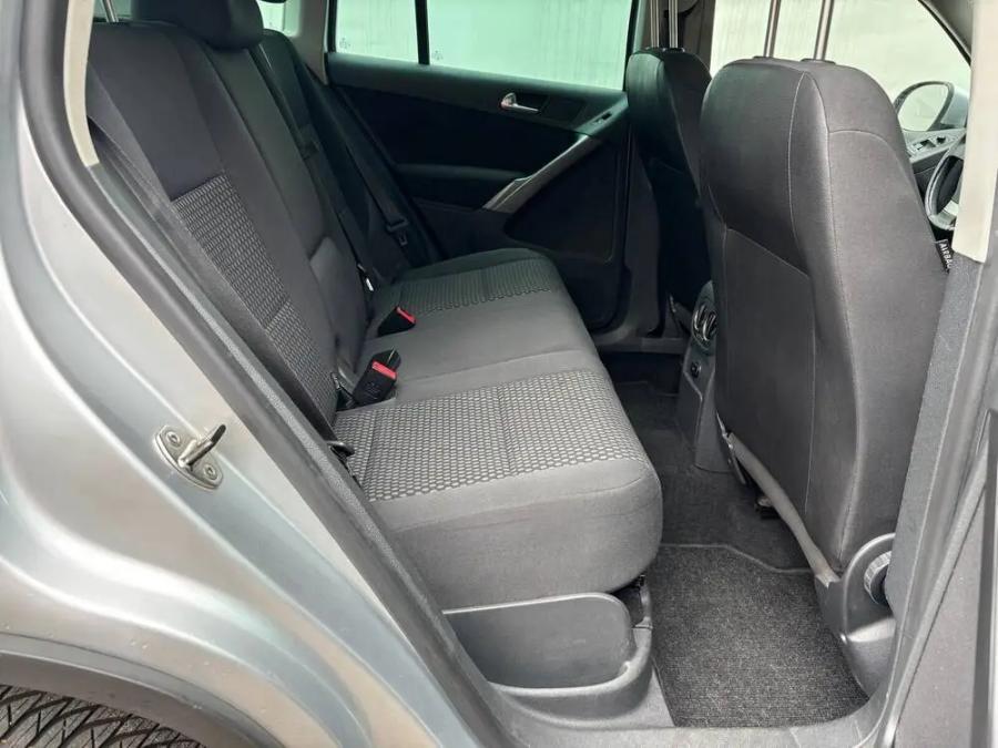 Grey Volkswagen Tiguan 2009 in Ogre, with an engine capacity of 1.40 L and mileage of 241 thousand km for 5750 €, photo 14 on AUTOMOTO.COM.LV