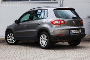 Pelēks Volkswagen Tiguan 2009 Rīga, ar dzinēja tilpumu 2.00 L un nobraukumu 0 tūkst. km par 3495 €, foto 4 vietnē AUTOMOTO.COM.LV