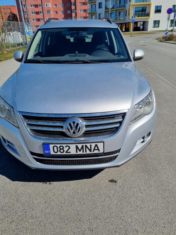 Pelēks Volkswagen Tiguan 2009 Tallina, ar dzinēja tilpumu 0.00 L un nobraukumu 141 tūkst. km par 4800 €, foto 1 vietnē AUTOMOTO.COM.LV