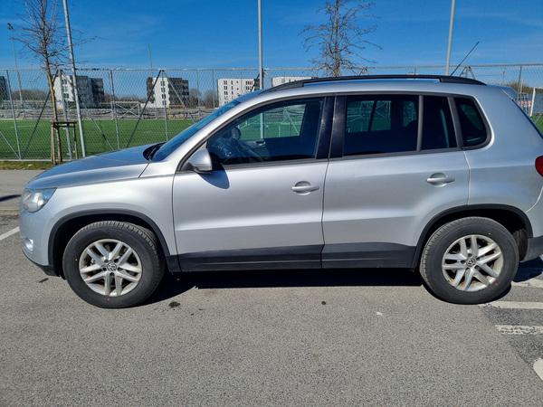 Pelēks Volkswagen Tiguan 2009 Tallina, ar dzinēja tilpumu 0.00 L un nobraukumu 141 tūkst. km par 4800 €, foto 2 vietnē AUTOMOTO.COM.LV