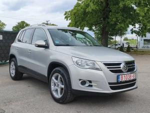 Grey Volkswagen Tiguan 2009 in Cesis, with an engine capacity of 2.00 L and mileage of 252 thousand km for 6950 €, photo 4 on AUTOMOTO.COM.LV