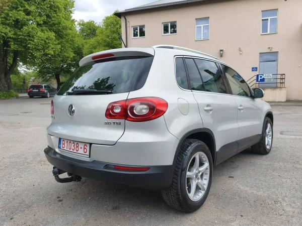 Pelēks Volkswagen Tiguan 2009 Cēsis, ar dzinēja tilpumu 2.00 L un nobraukumu 252 tūkst. km par 6950 €, foto 7 vietnē AUTOMOTO.COM.LV