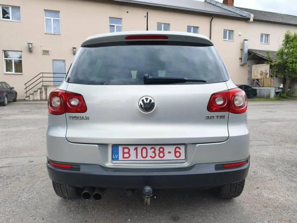 Pelēks Volkswagen Tiguan 2009 Cēsis, ar dzinēja tilpumu 2.00 L un nobraukumu 252 tūkst. km par 6950 €, foto 8 vietnē AUTOMOTO.COM.LV