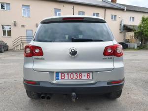 Grey Volkswagen Tiguan 2009 in Cesis, with an engine capacity of 2.00 L and mileage of 252 thousand km for 6950 €, photo 9 on AUTOMOTO.COM.LV