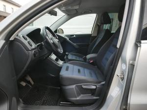 Grey Volkswagen Tiguan 2009 in Cesis, with an engine capacity of 2.00 L and mileage of 252 thousand km for 6950 €, photo 13 on AUTOMOTO.COM.LV