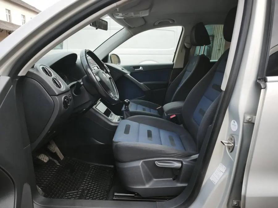 Grey Volkswagen Tiguan 2009 in Cesis, with an engine capacity of 2.00 L and mileage of 252 thousand km for 6950 €, photo 13 on AUTOMOTO.COM.LV