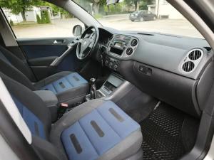 Grey Volkswagen Tiguan 2009 in Cesis, with an engine capacity of 2.00 L and mileage of 252 thousand km for 6950 €, photo 17 on AUTOMOTO.COM.LV