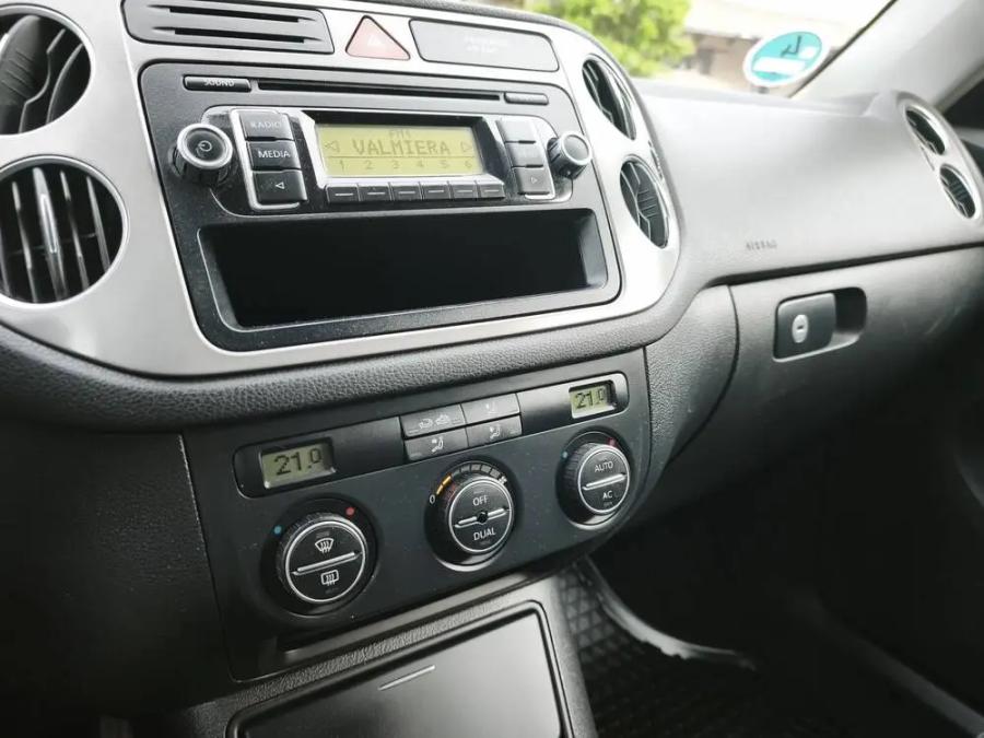 Grey Volkswagen Tiguan 2009 in Cesis, with an engine capacity of 2.00 L and mileage of 252 thousand km for 6950 €, photo 19 on AUTOMOTO.COM.LV