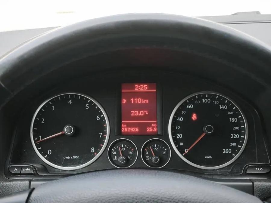 Grey Volkswagen Tiguan 2009 in Cesis, with an engine capacity of 2.00 L and mileage of 252 thousand km for 6950 €, photo 22 on AUTOMOTO.COM.LV