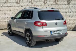 Grey Volkswagen Tiguan 2009 in Liepaja, with an engine capacity of 1.40 L and mileage of 257 thousand km for 6950 €, photo 3 on AUTOMOTO.COM.LV