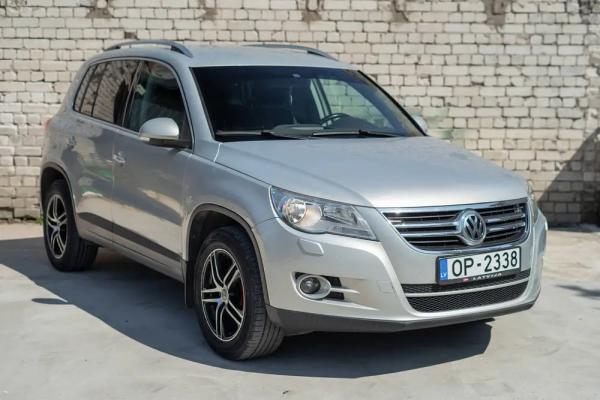 Grey Volkswagen Tiguan 2009 in Liepaja, with an engine capacity of 1.40 L and mileage of 257 thousand km for 6950 €, photo 5 on AUTOMOTO.COM.LV