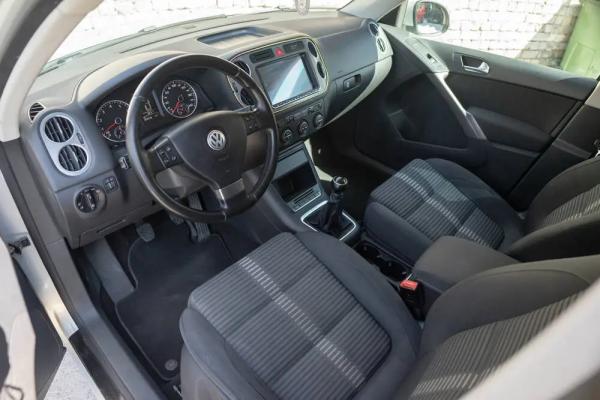 Grey Volkswagen Tiguan 2009 in Liepaja, with an engine capacity of 1.40 L and mileage of 257 thousand km for 6950 €, photo 8 on AUTOMOTO.COM.LV