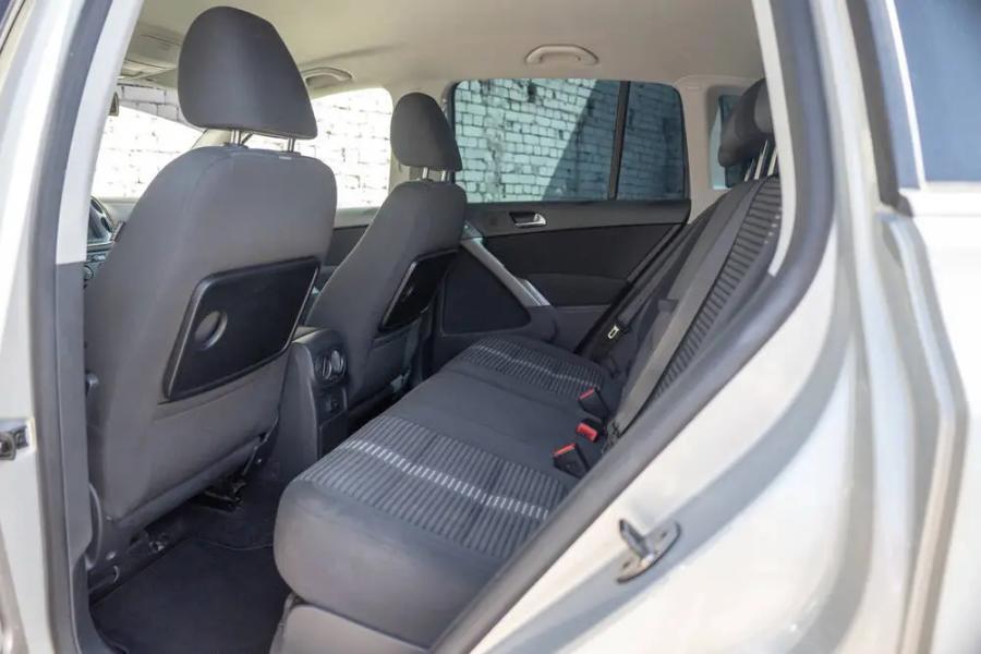Grey Volkswagen Tiguan 2009 in Liepaja, with an engine capacity of 1.40 L and mileage of 257 thousand km for 6950 €, photo 11 on AUTOMOTO.COM.LV
