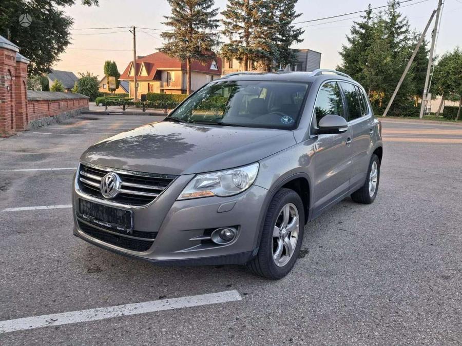 Pelēks Volkswagen Tiguan 2009 Raseiniai, ar dzinēja tilpumu 1.97 L un nobraukumu 260 tūkst. km par 3999 €, foto 1 vietnē AUTOMOTO.COM.LV