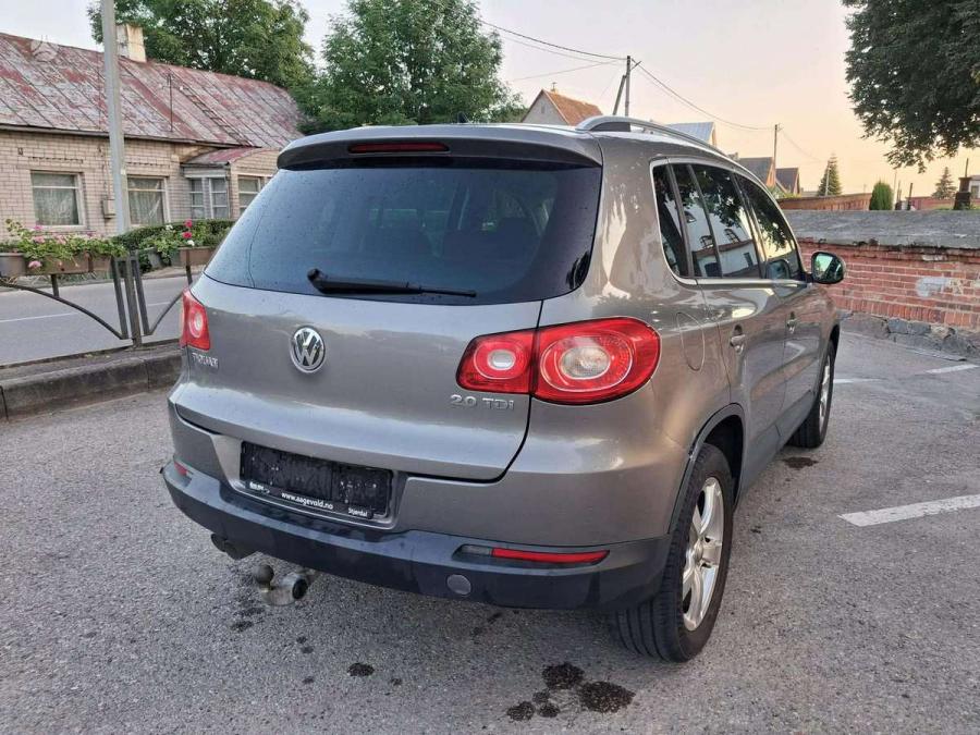 Pelēks Volkswagen Tiguan 2009 Raseiniai, ar dzinēja tilpumu 1.97 L un nobraukumu 260 tūkst. km par 3999 €, foto 4 vietnē AUTOMOTO.COM.LV