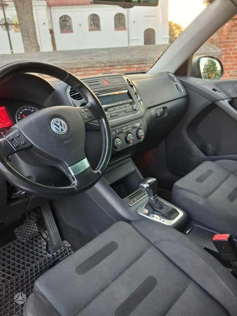 Pelēks Volkswagen Tiguan 2009 Raseiniai, ar dzinēja tilpumu 1.97 L un nobraukumu 260 tūkst. km par 3999 €, foto 20 vietnē AUTOMOTO.COM.LV