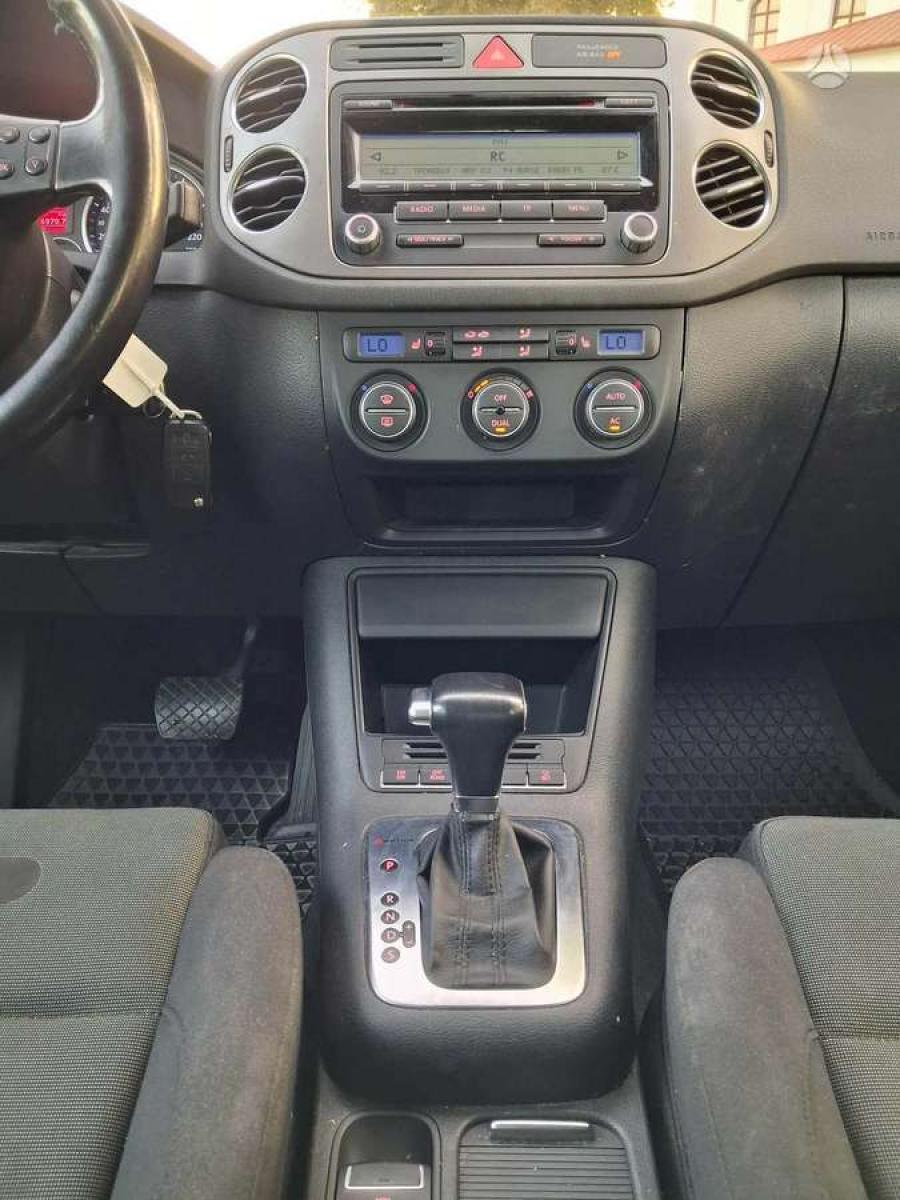 Pelēks Volkswagen Tiguan 2009 Raseiniai, ar dzinēja tilpumu 1.97 L un nobraukumu 260 tūkst. km par 3999 €, foto 23 vietnē AUTOMOTO.COM.LV