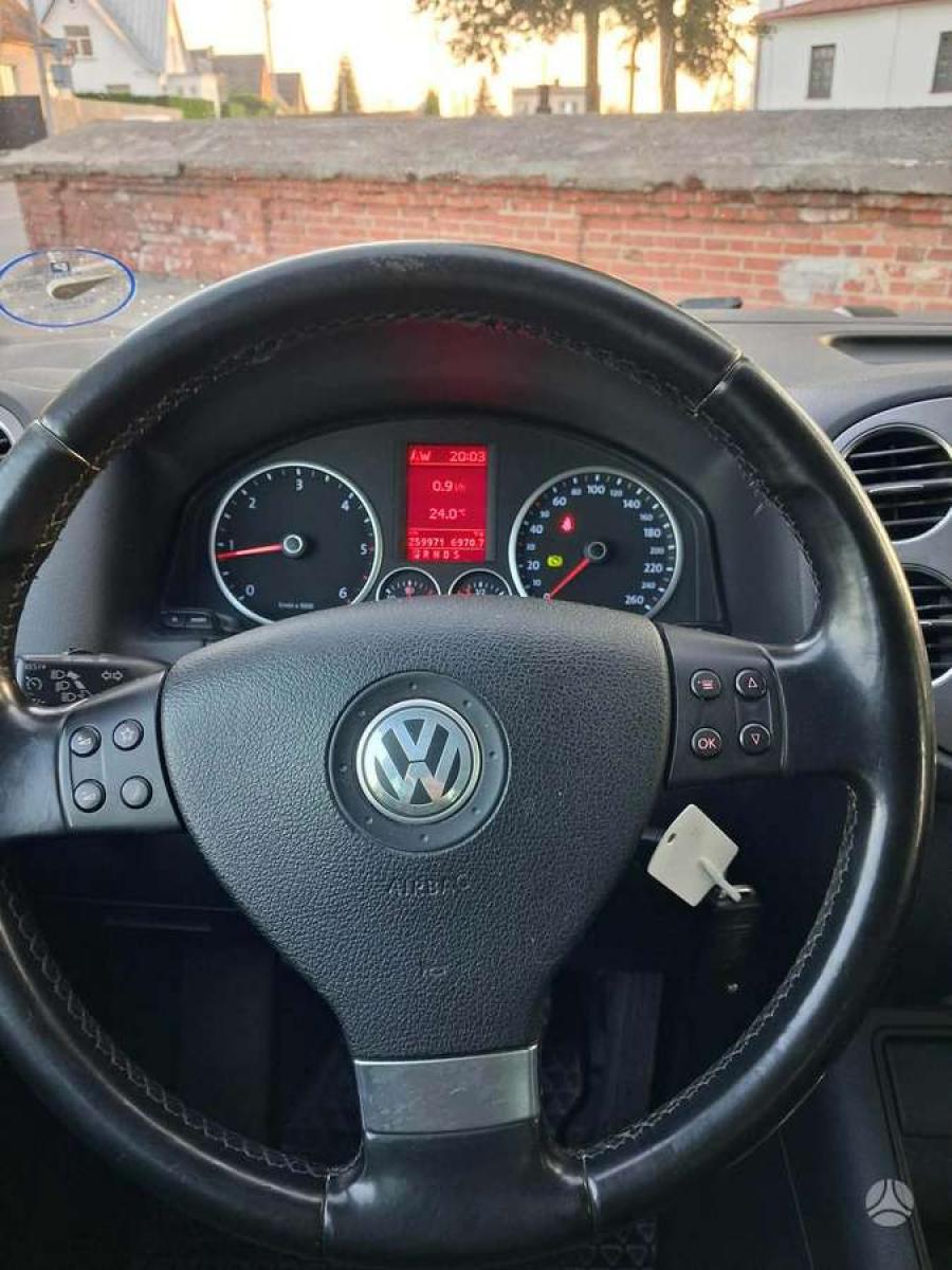 Pelēks Volkswagen Tiguan 2009 Raseiniai, ar dzinēja tilpumu 1.97 L un nobraukumu 260 tūkst. km par 3999 €, foto 24 vietnē AUTOMOTO.COM.LV
