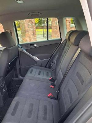 Pelēks Volkswagen Tiguan 2009 Raseiniai, ar dzinēja tilpumu 1.97 L un nobraukumu 260 tūkst. km par 3999 €, foto 25 vietnē AUTOMOTO.COM.LV
