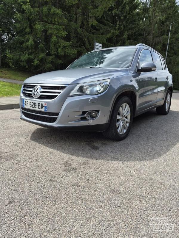 Pelēks Volkswagen Tiguan 2009 Telšiai, ar dzinēja tilpumu 2.00 L un nobraukumu 252 tūkst. km par 6000 €, foto 1 vietnē AUTOMOTO.COM.LV