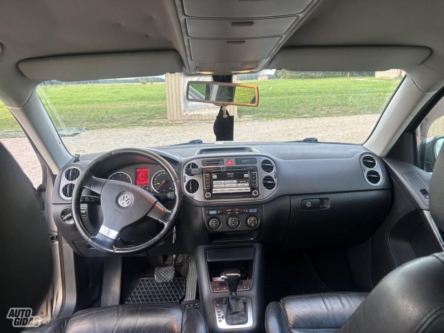 Pelēks Volkswagen Tiguan 2009 Šilalė, ar dzinēja tilpumu 2.00 L un nobraukumu 324 tūkst. km par 4600 €, foto 3 vietnē AUTOMOTO.COM.LV