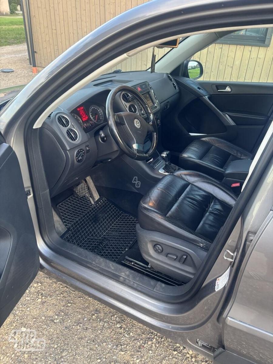 Pelēks Volkswagen Tiguan 2009 Šilalė, ar dzinēja tilpumu 2.00 L un nobraukumu 324 tūkst. km par 4600 €, foto 5 vietnē AUTOMOTO.COM.LV