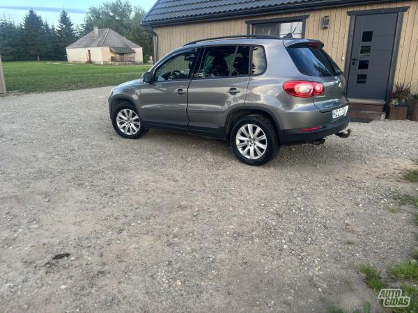 Pelēks Volkswagen Tiguan 2009 Šilalė, ar dzinēja tilpumu 2.00 L un nobraukumu 324 tūkst. km par 4600 €, foto 5 vietnē AUTOMOTO.COM.LV