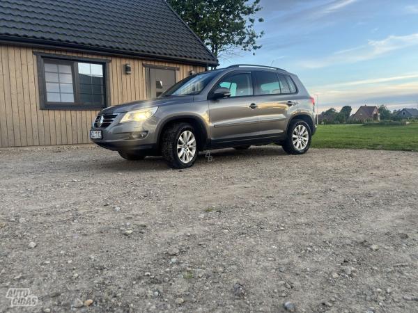 Pelēks Volkswagen Tiguan 2009 Šilalė, ar dzinēja tilpumu 2.00 L un nobraukumu 324 tūkst. km par 4600 €, foto 6 vietnē AUTOMOTO.COM.LV