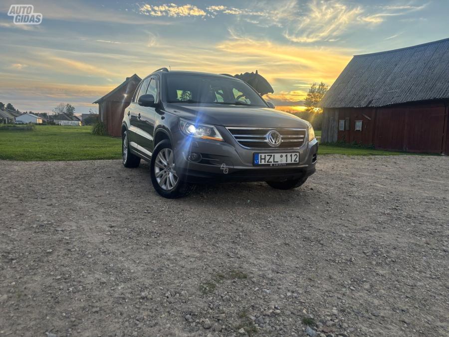 Pelēks Volkswagen Tiguan 2009 Šilalė, ar dzinēja tilpumu 2.00 L un nobraukumu 324 tūkst. km par 4500 €, foto 1 vietnē AUTOMOTO.COM.LV