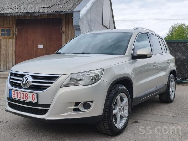Pelēks Volkswagen Tiguan 2009 Cēsis, ar dzinēja tilpumu 2.00 L un nobraukumu 252 tūkst. km par 6950 €, foto 1 vietnē AUTOMOTO.COM.LV