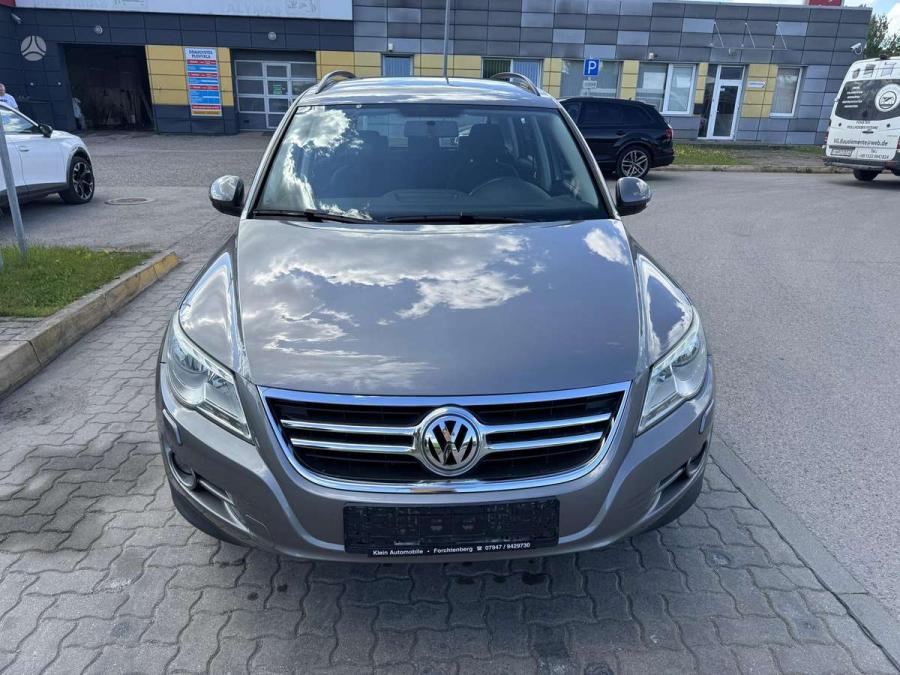 Grey Volkswagen Tiguan 2009 in Kaunas, with an engine capacity of 1.39 L and mileage of 183 thousand km for 5150 €, photo 3 on AUTOMOTO.COM.LV