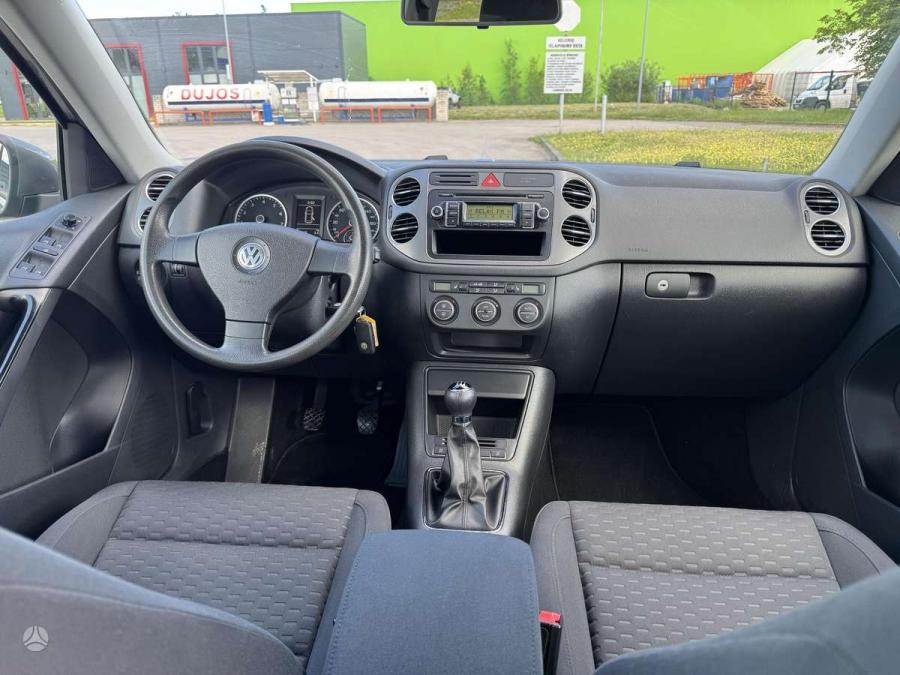 Grey Volkswagen Tiguan 2009 in Kaunas, with an engine capacity of 1.39 L and mileage of 183 thousand km for 5150 €, photo 7 on AUTOMOTO.COM.LV