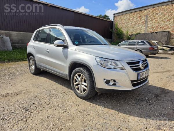 Grey Volkswagen Tiguan 2009 in Rezekne, with an engine capacity of 2.00 L and mileage of 0 thousand km for 5600 €, photo 4 on AUTOMOTO.COM.LV