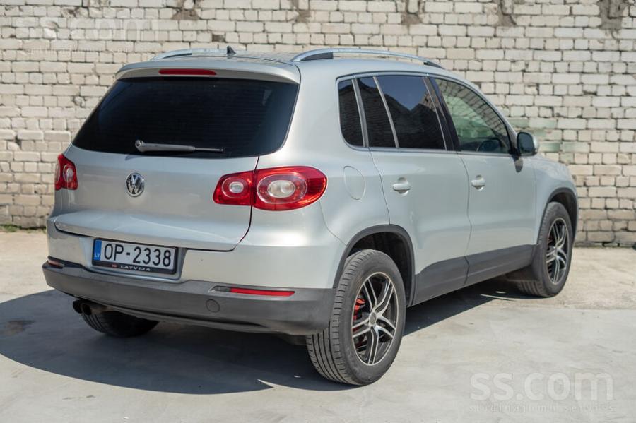Grey Volkswagen Tiguan 2009 in Liepaja, with an engine capacity of 1.40 L and mileage of 257 thousand km for 6350 €, photo 5 on AUTOMOTO.COM.LV