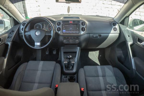 Grey Volkswagen Tiguan 2009 in Liepaja, with an engine capacity of 1.40 L and mileage of 257 thousand km for 6350 €, photo 7 on AUTOMOTO.COM.LV