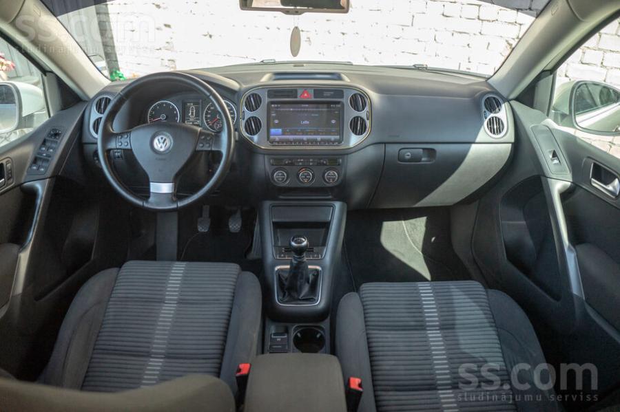 Grey Volkswagen Tiguan 2009 in Liepaja, with an engine capacity of 1.40 L and mileage of 257 thousand km for 6350 €, photo 8 on AUTOMOTO.COM.LV